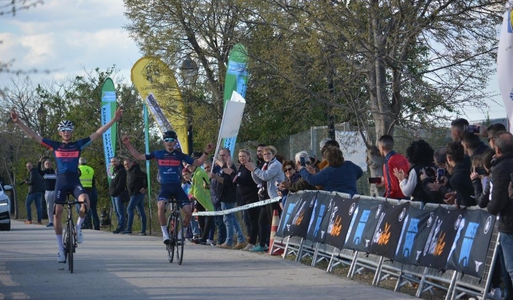 Oliver Peace se viste de líder de la Vuelta a las Comarcas y Carlos ...