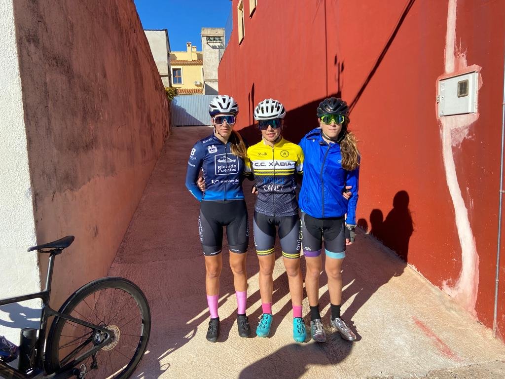 Claudia Castaño, Noa Alderete y Mar Miralles siguen preparando con el ...