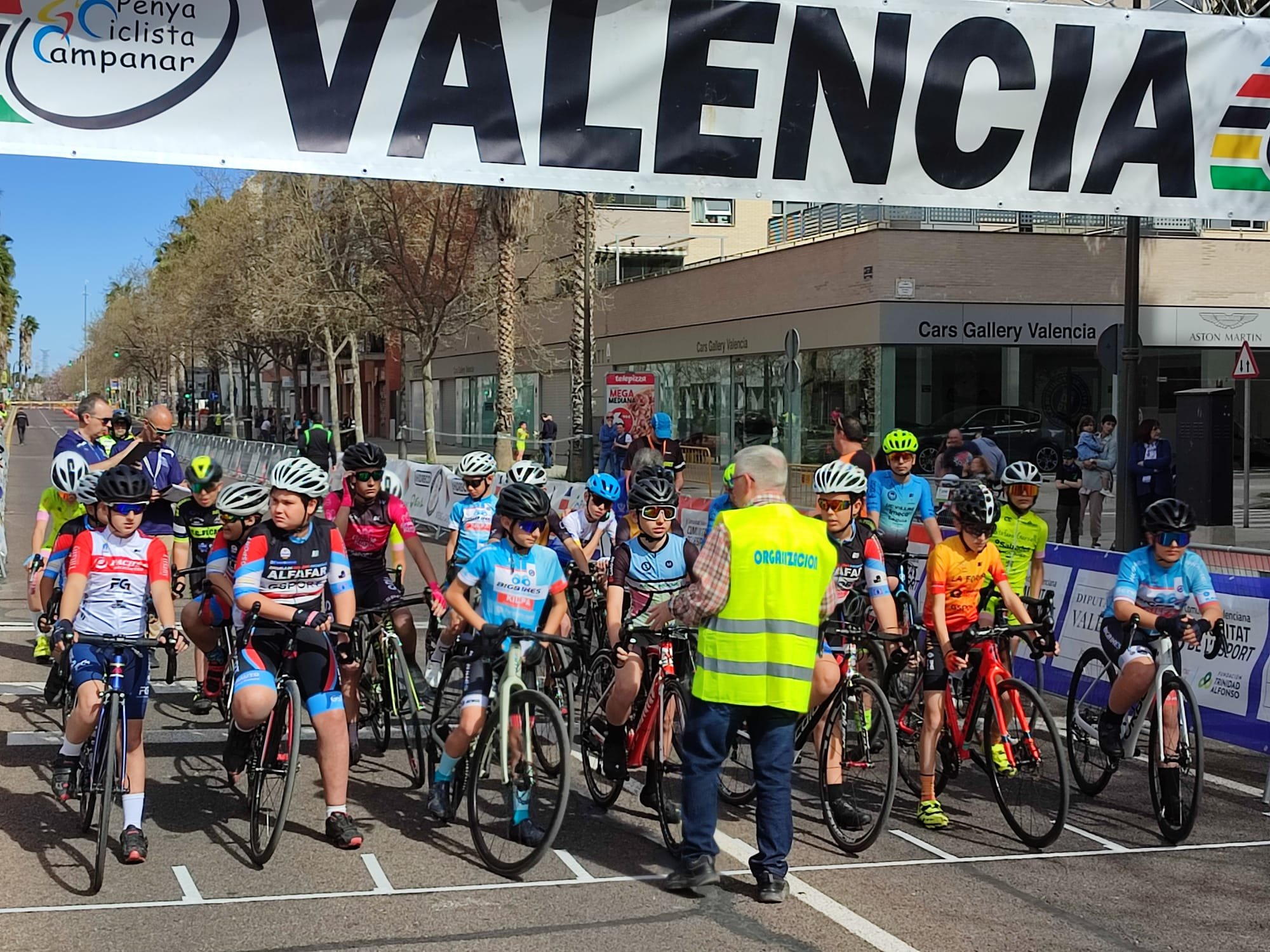 Día festivo en el XVI Trofeo FDM-València con los personajes de Star ...