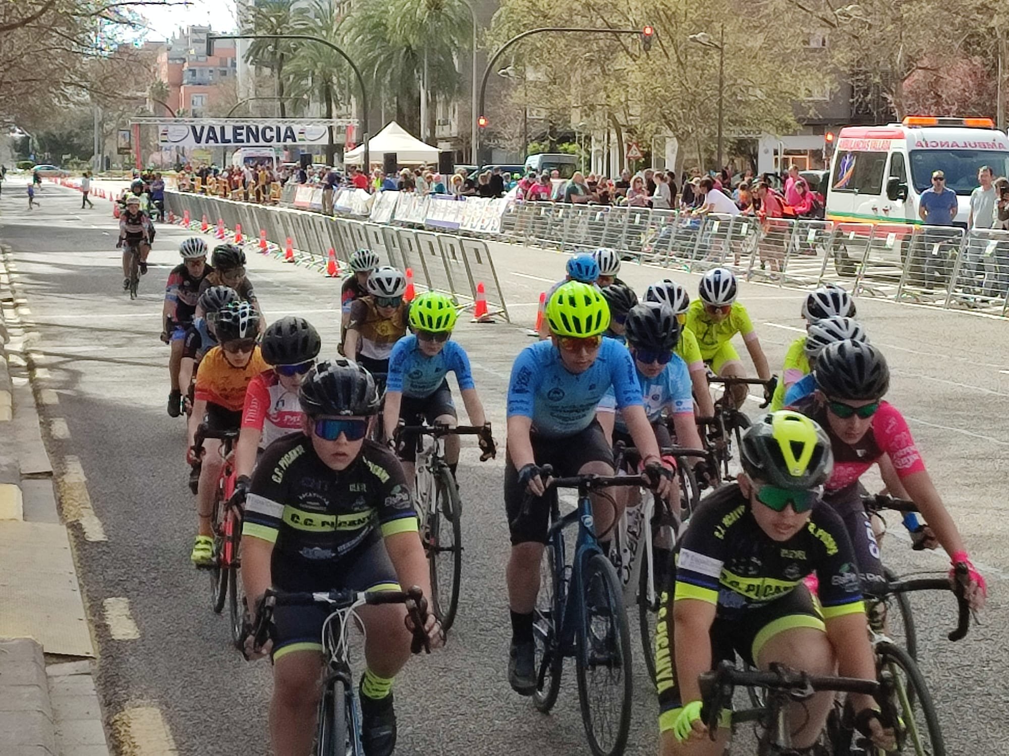 Día festivo en el XVI Trofeo FDM-València con los personajes de Star ...