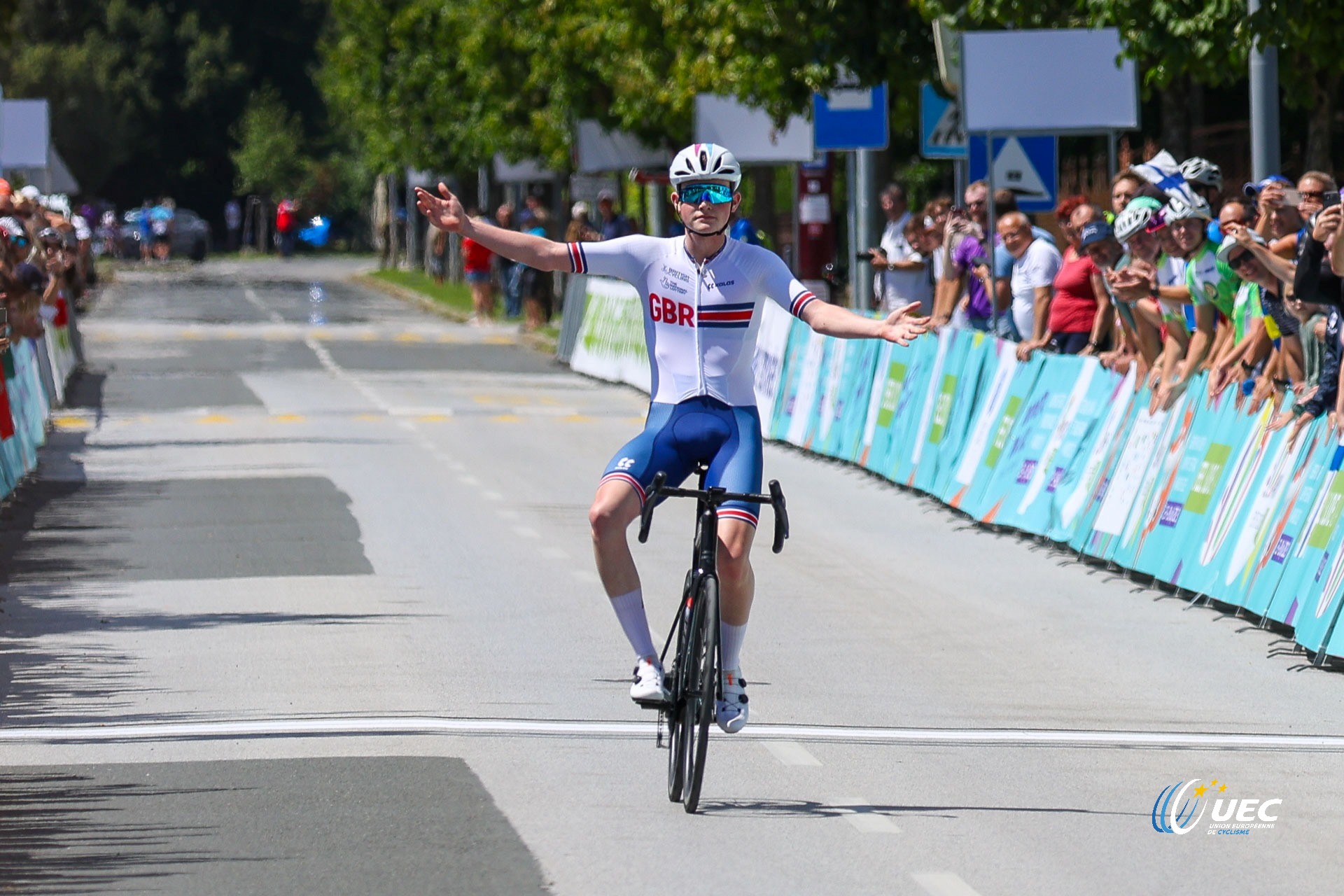 Max Hinds gana en solitario en el Festival Olímpico de la Juventud ...