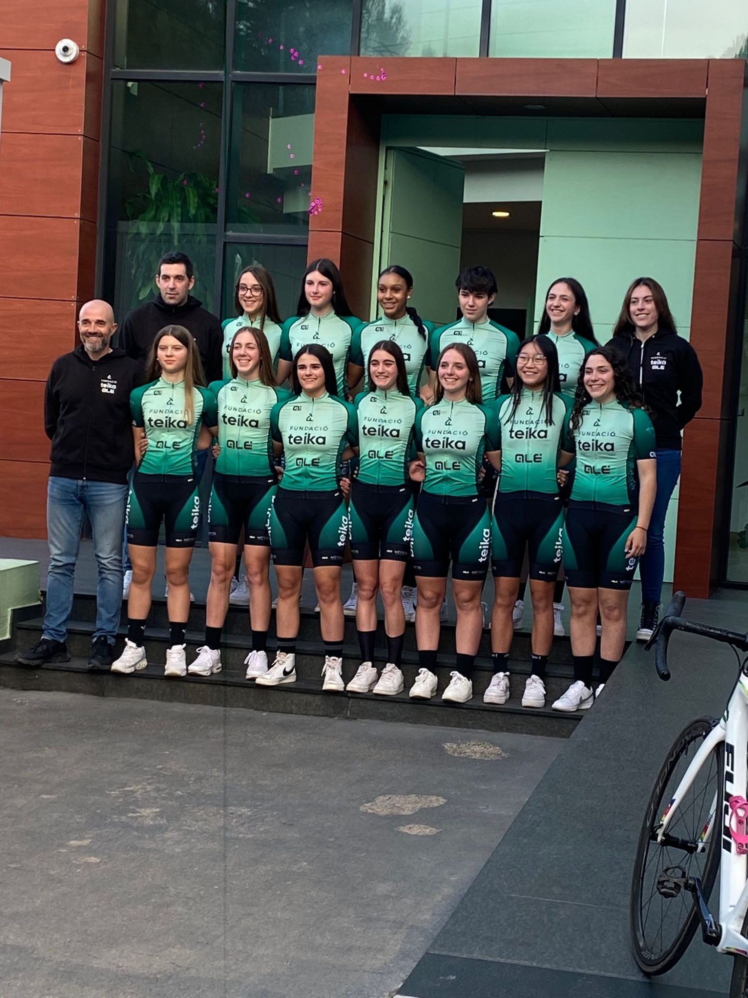 El Teika Alé ya «huele» a principio de temporada – ALICANTE Con el ...