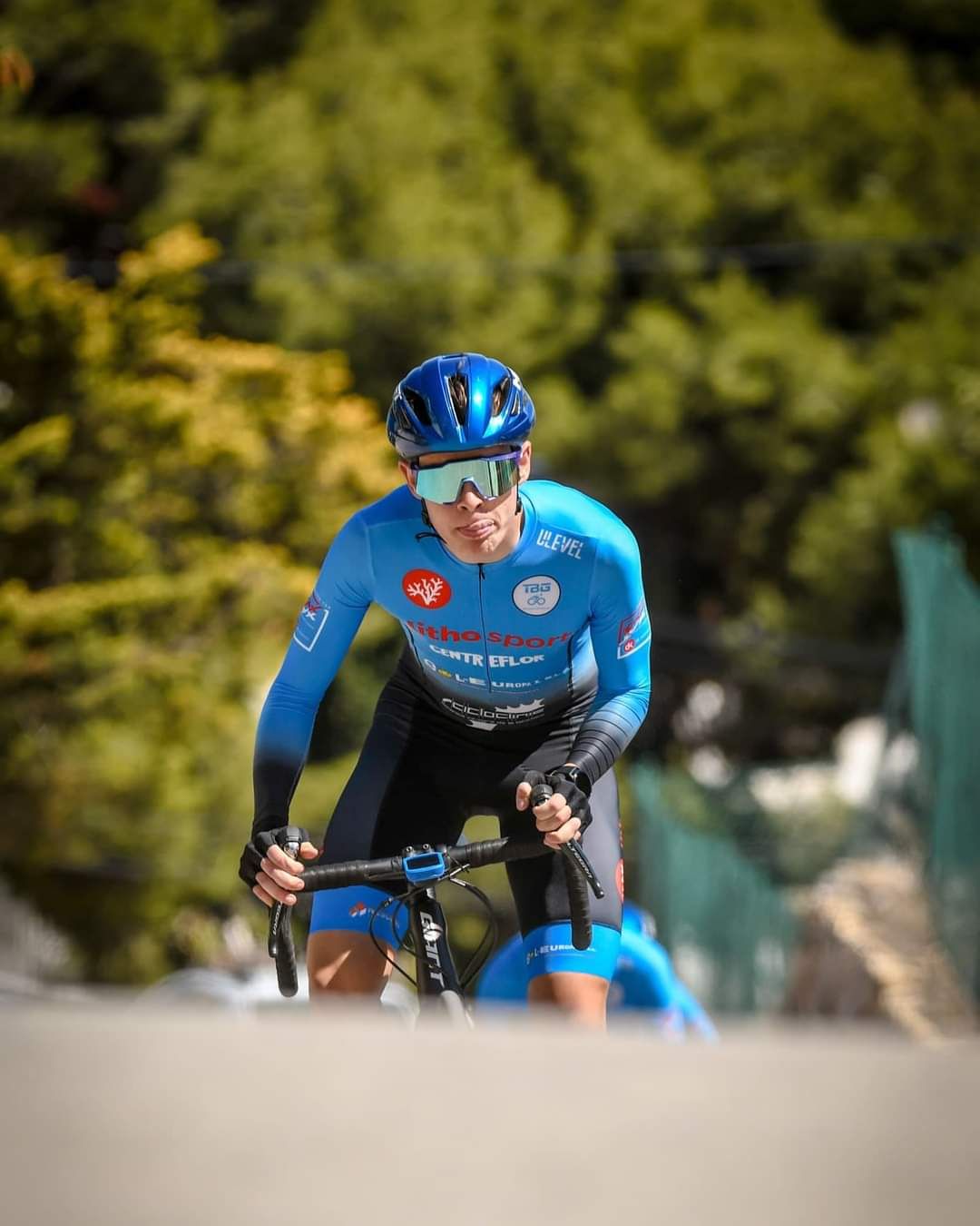 Savia nueva para el Ayuso Team UAE 2025 – ALICANTE Con el PLATO GRANDE