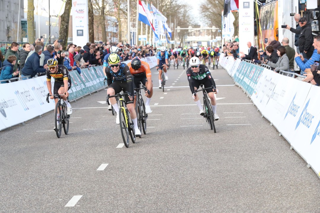 Triunfo de Axel van der Tuuk en la cuarta etapa de la Olimpia’s Tour y ...