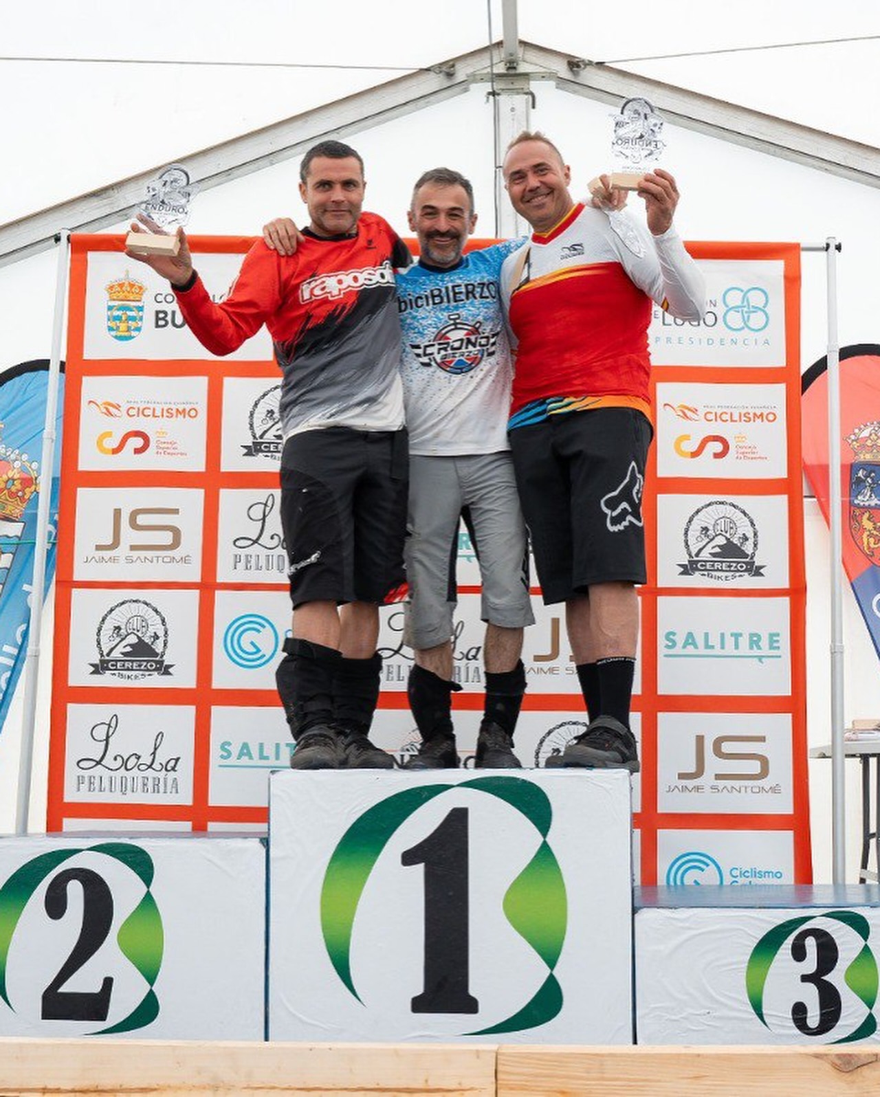 Marco Veiga y Cristina Menéndez triunfan en el Enduro Monte Castelo ...