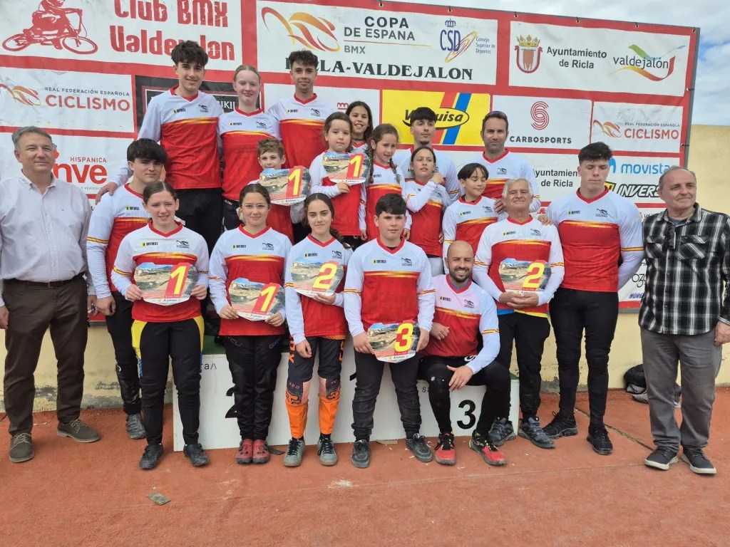 Paula Santonja, Belén Calvo y Enrique Santonja llegan a Alcoy como ...