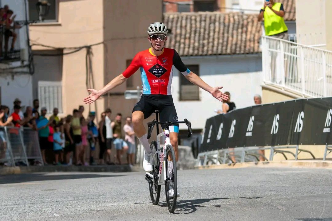 Triunfo de Joshua Ethan Dike en la Clàssica Ciutat d’Albaida – ALICANTE ...
