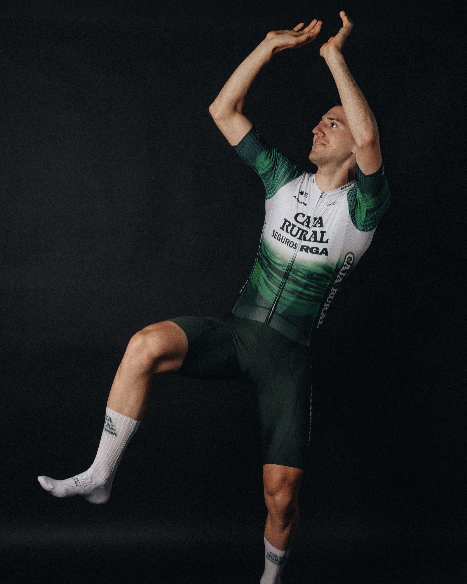 Gsport seguirá vistiendo una temporada más a los ciclistas de Caja ...