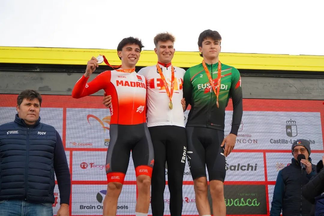 Raúl Mira, campeón de España Sub 23 de CX – ALICANTE Con el PLATO GRANDE