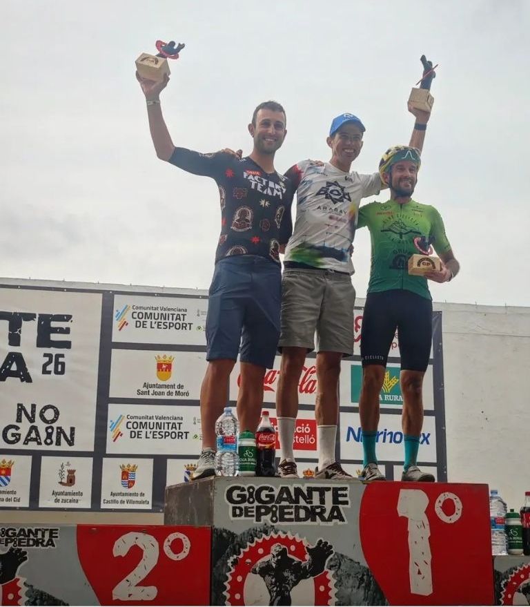 Roberto Bou y Anna Bello conquistan la Gigante de Piedra 2026 ...
